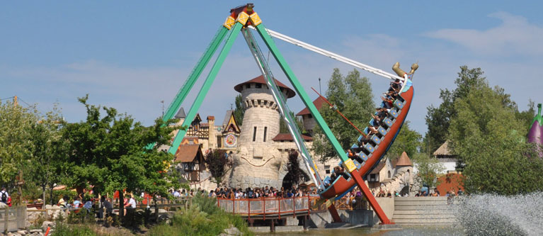 O Parque Asterix, uma divertida viagem no tempo. - Direto de Paris