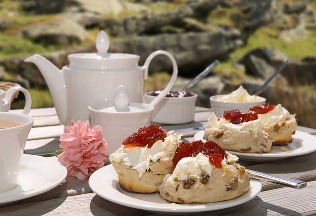 O que é 'cream tea', tradição INGLESA celebrada neste dia 25 - Viagem e ...