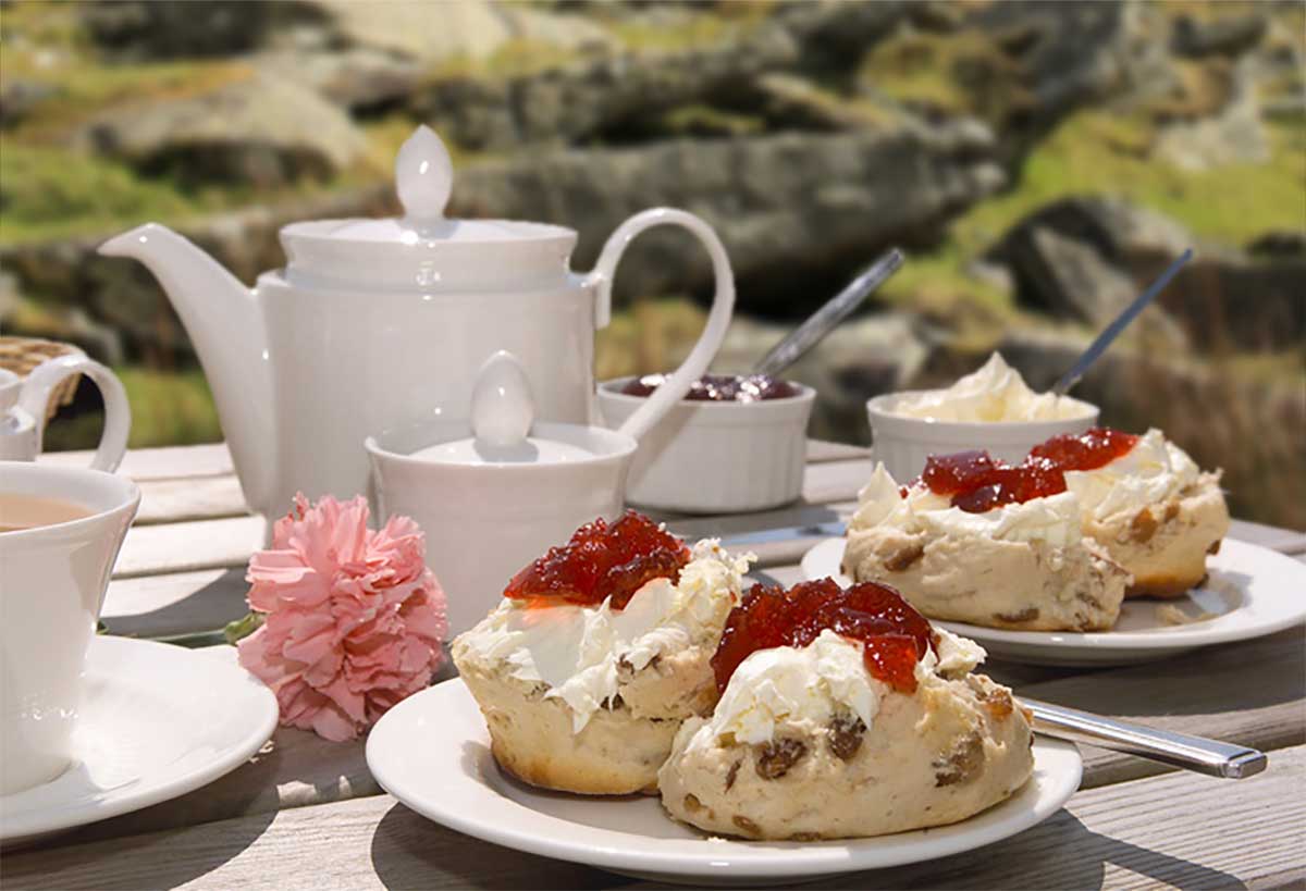 O que é 'cream tea', tradição INGLESA celebrada neste dia 25 - Viagem e ...