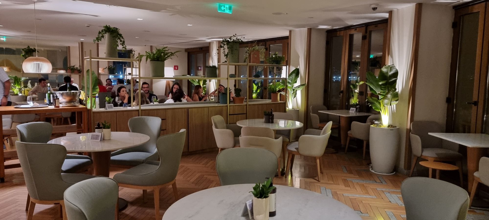Vida noturna e agito são apostas do Fairmont Rio de Janeiro Copacabana ...