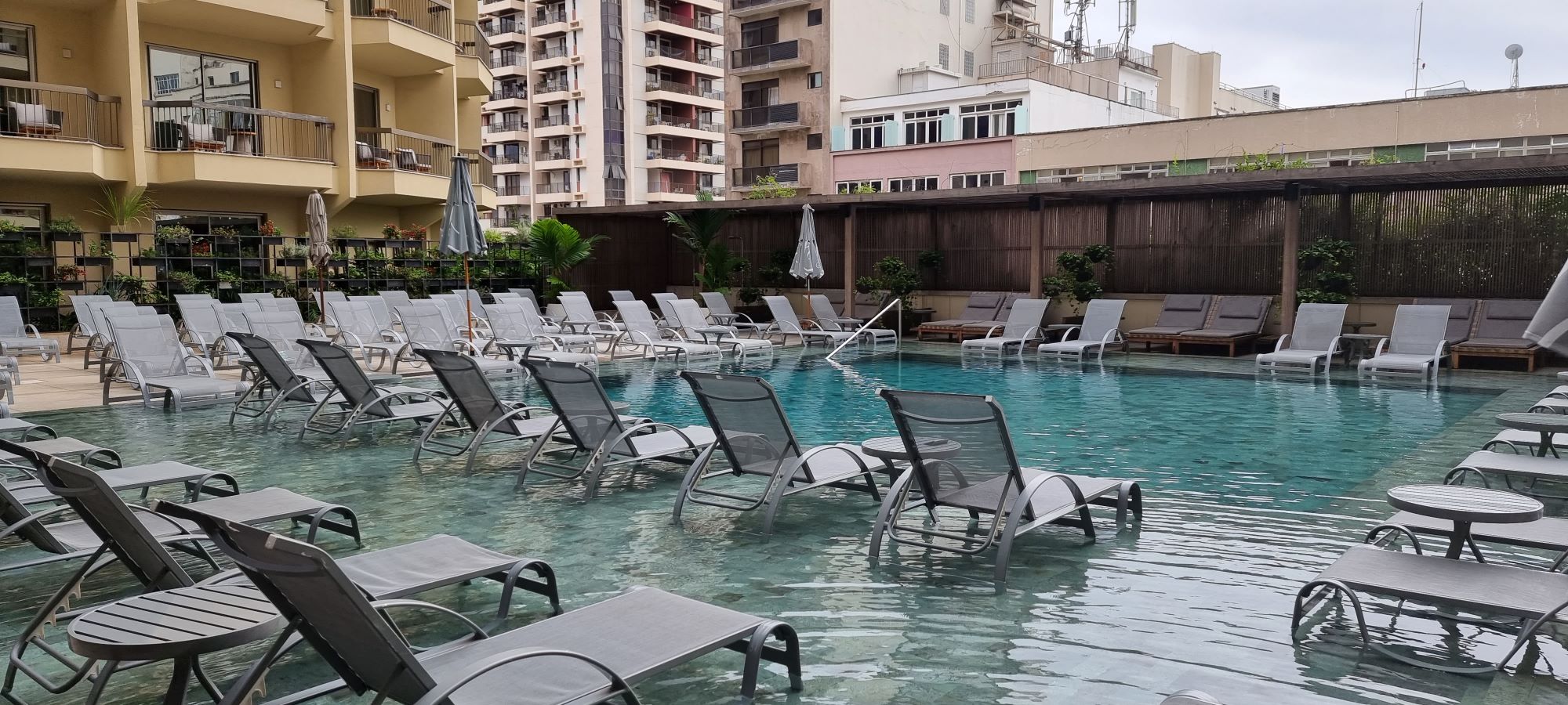 Vida noturna e agito são apostas do Fairmont Rio de Janeiro Copacabana ...
